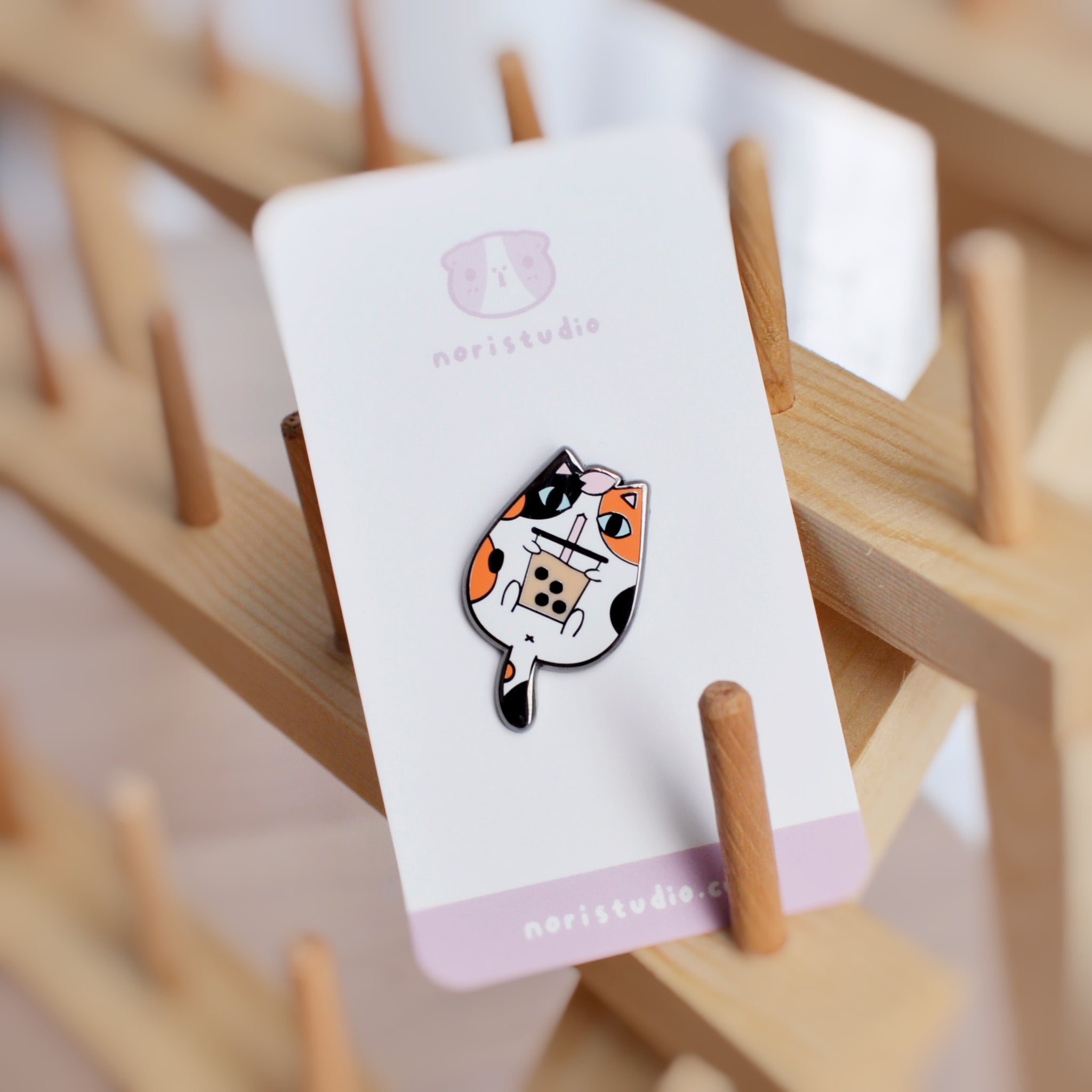 Calico Cat and Bubble Tea Enamel Pin | – Noristudio